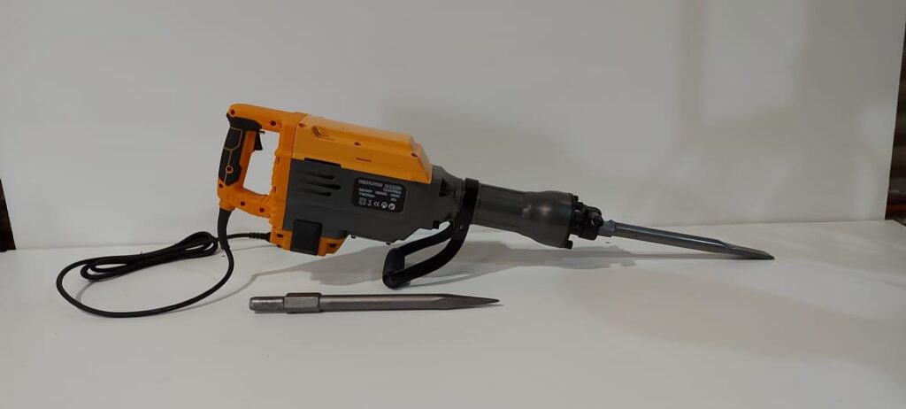 CANGO DEMOLEDOR 1750W CON 2 CINCELES PUNTA Y PALETA - Energia Movil